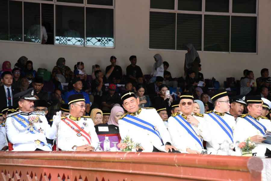 Istiadat Perbarisan sempena Sambutan Ulang Tahun Kelahiran Rasmi ke-71 ...