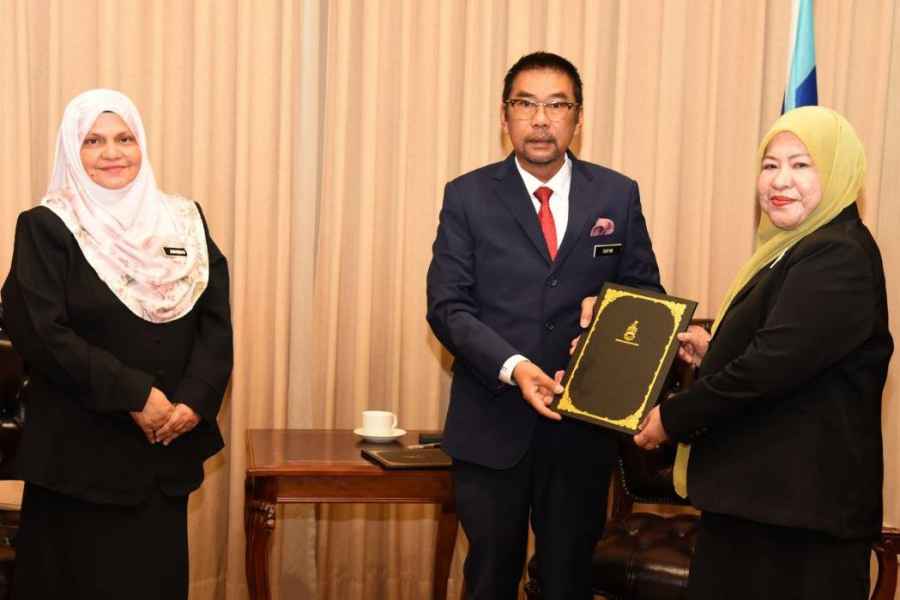 Setiausaha Kerajaan Negeri Sabah - Majlis Penyerahan Surat Penempatan ...